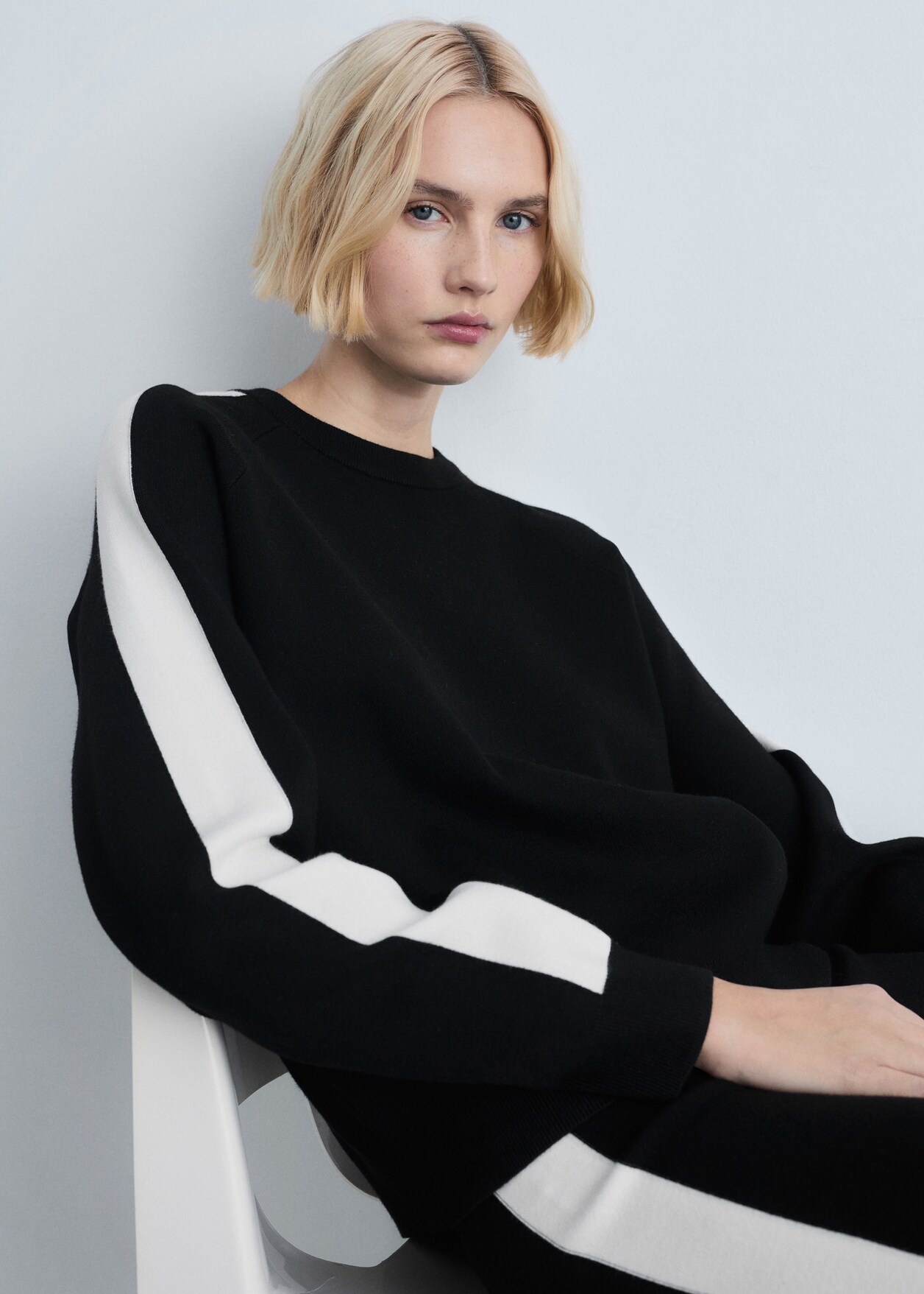 Contrasting stripe knitted sweater - Women | MANGO United Kingdom