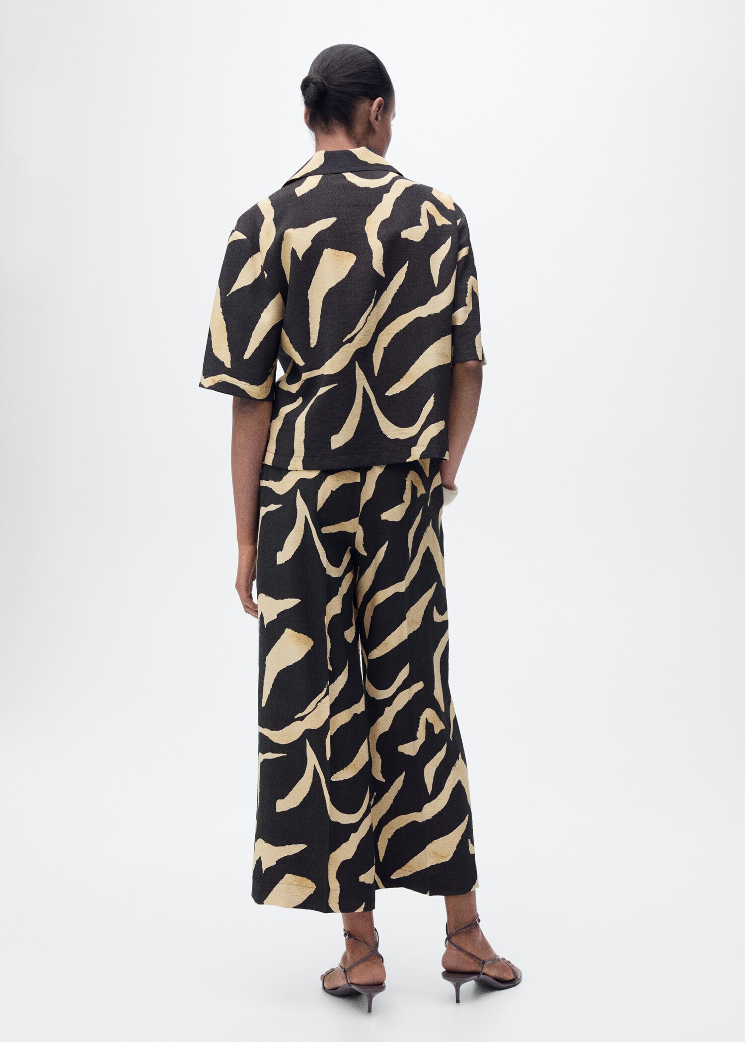 Printed straight-fit trousers with belt - Women | MANGO India