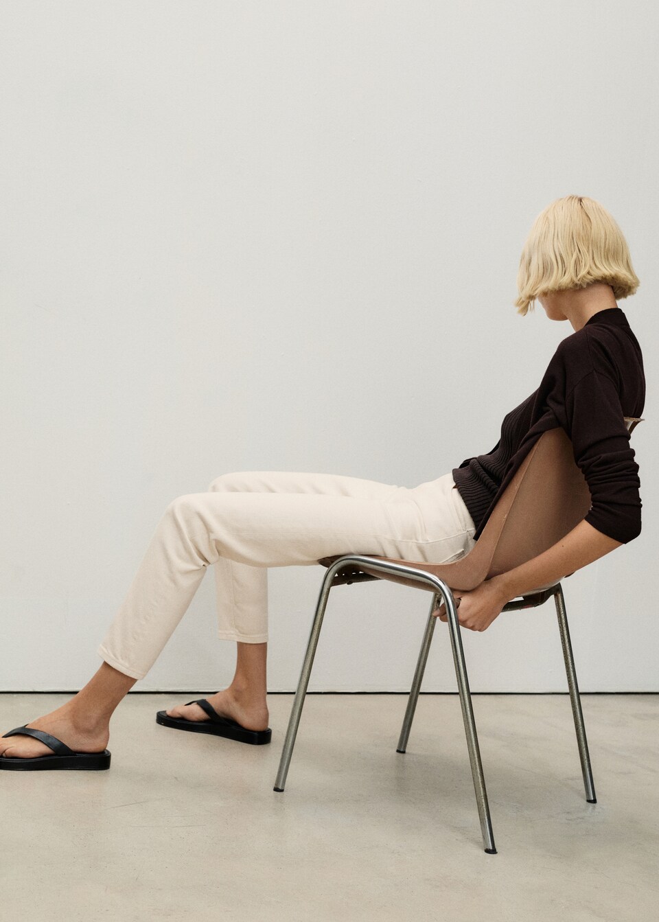 Newmom comfort high-rise jeans - Women | MANGO United Kingdom