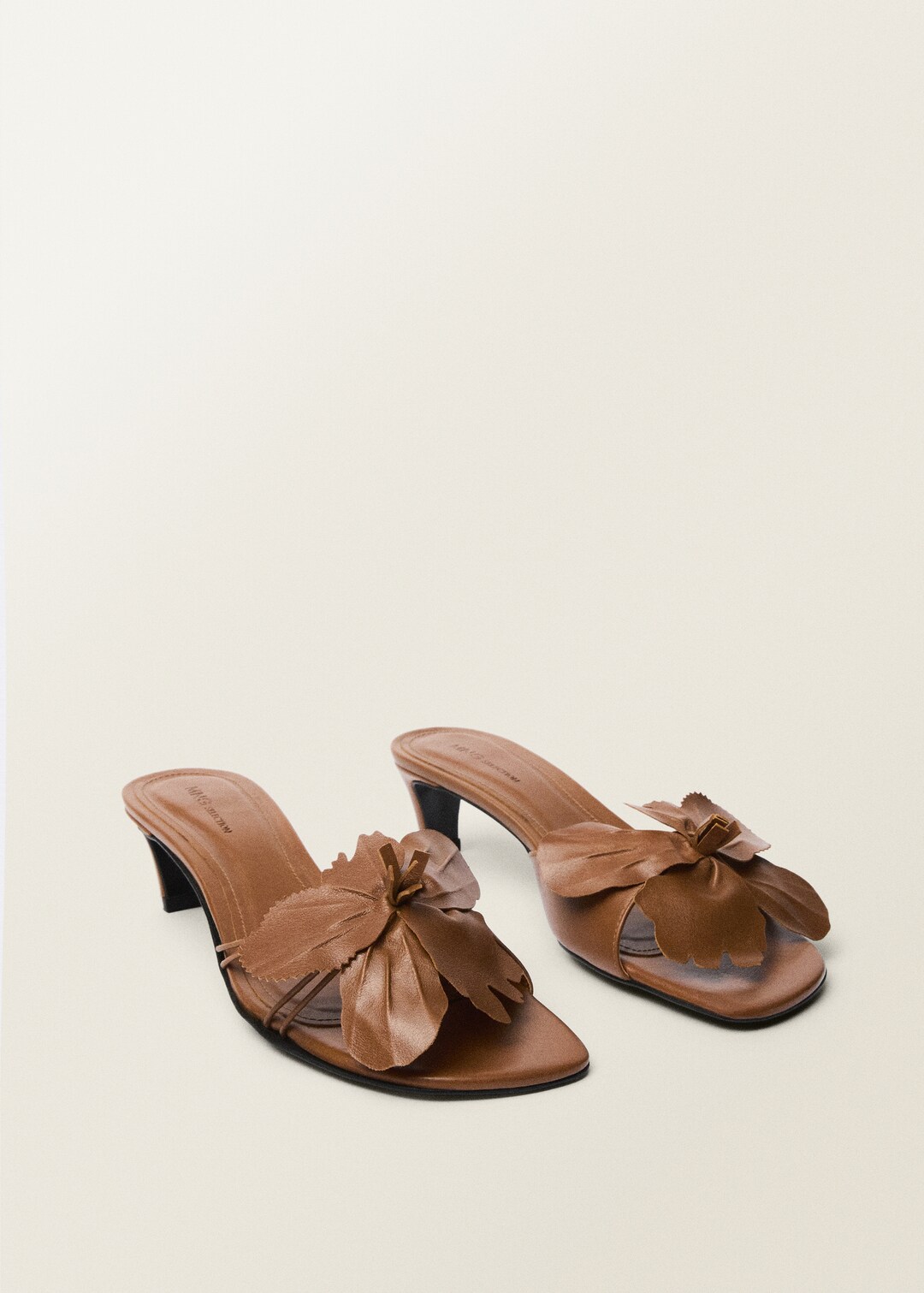 Leather heeled sandals with flower detail - Women | MANGO USA