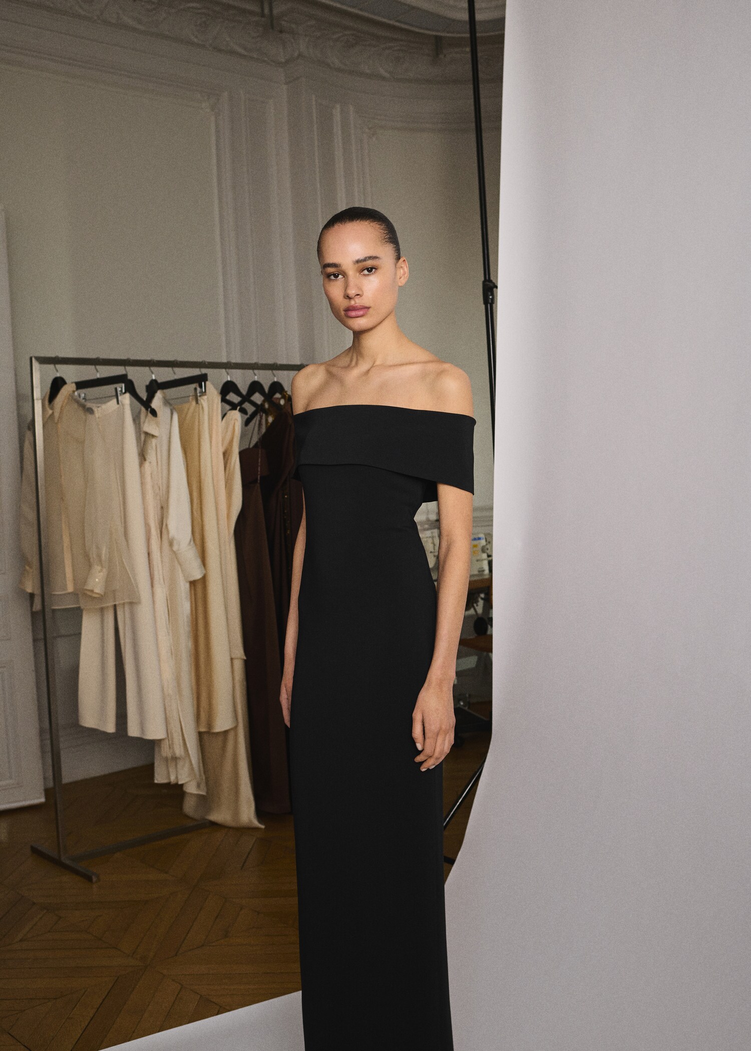 Off-the-shoulder dress with slit detail - Women | MANGO USA