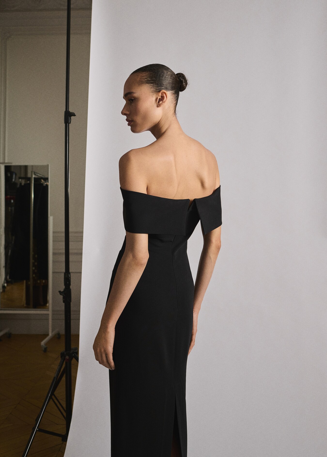 Off-the-shoulder dress with slit detail - Women | MANGO USA