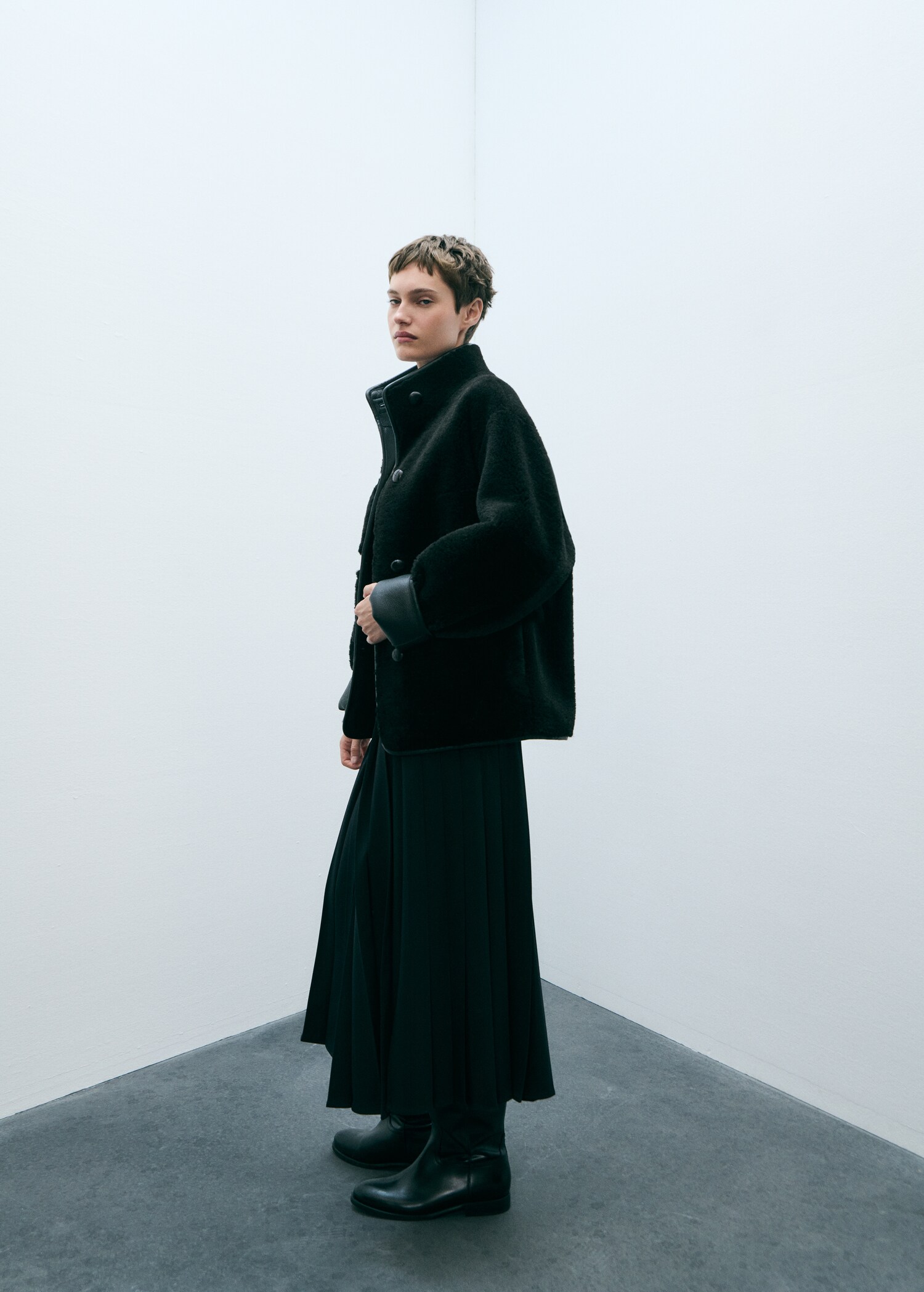 Short fur effect coat - Women | MANGO United Kingdom