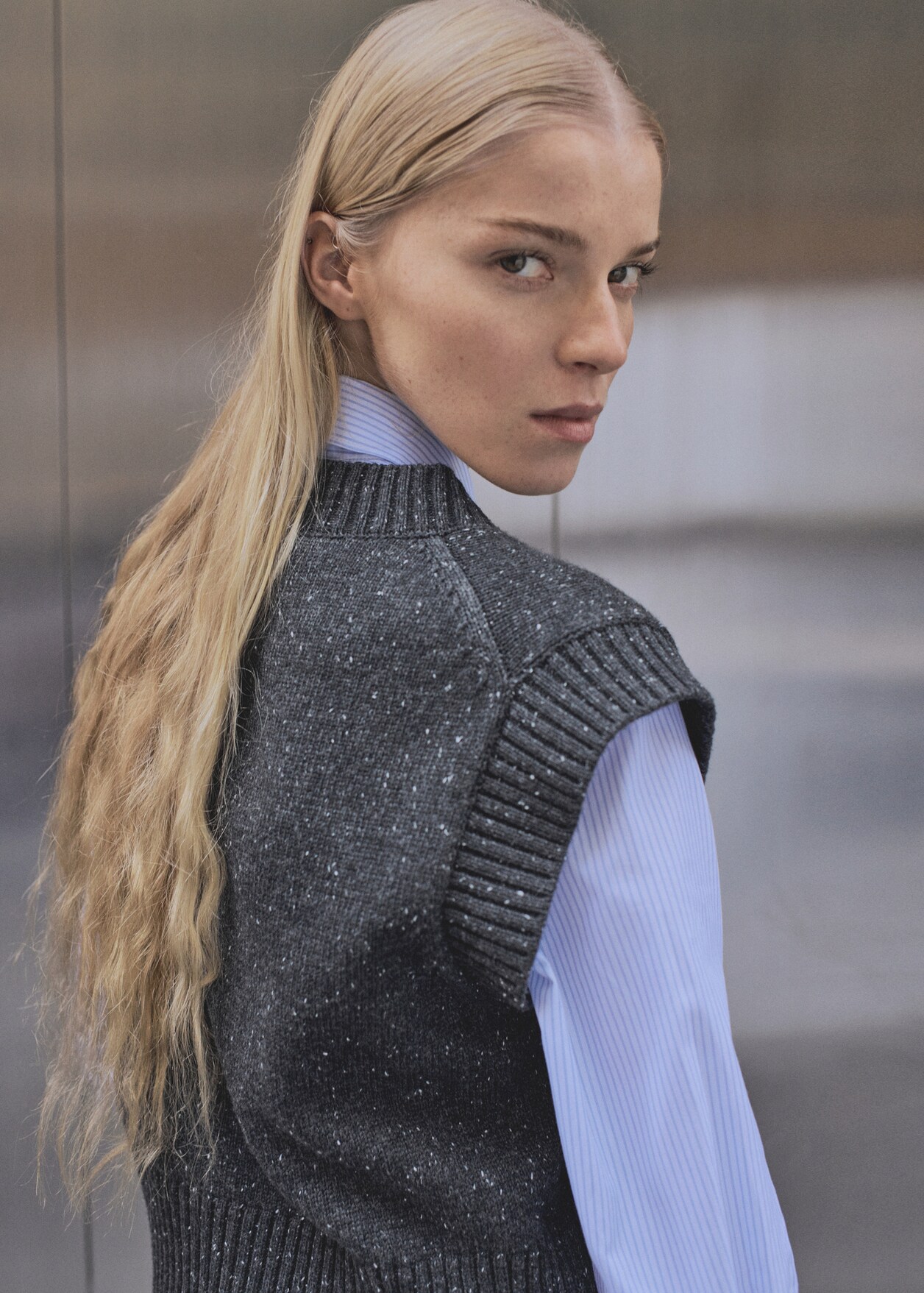 V-neck knitted gilet - Women | MANGO USA