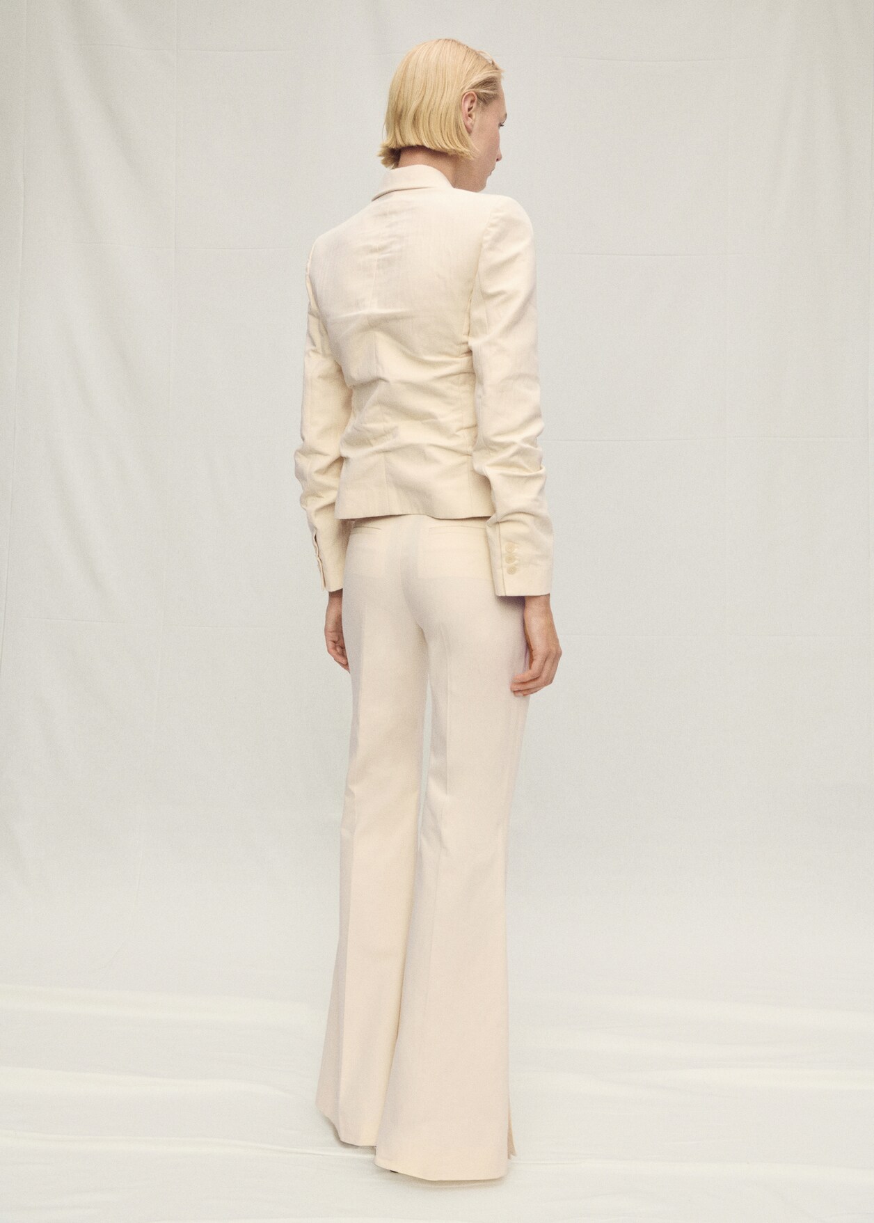 Pantalón traje mezcla lino flare - Mujer | MANGO México