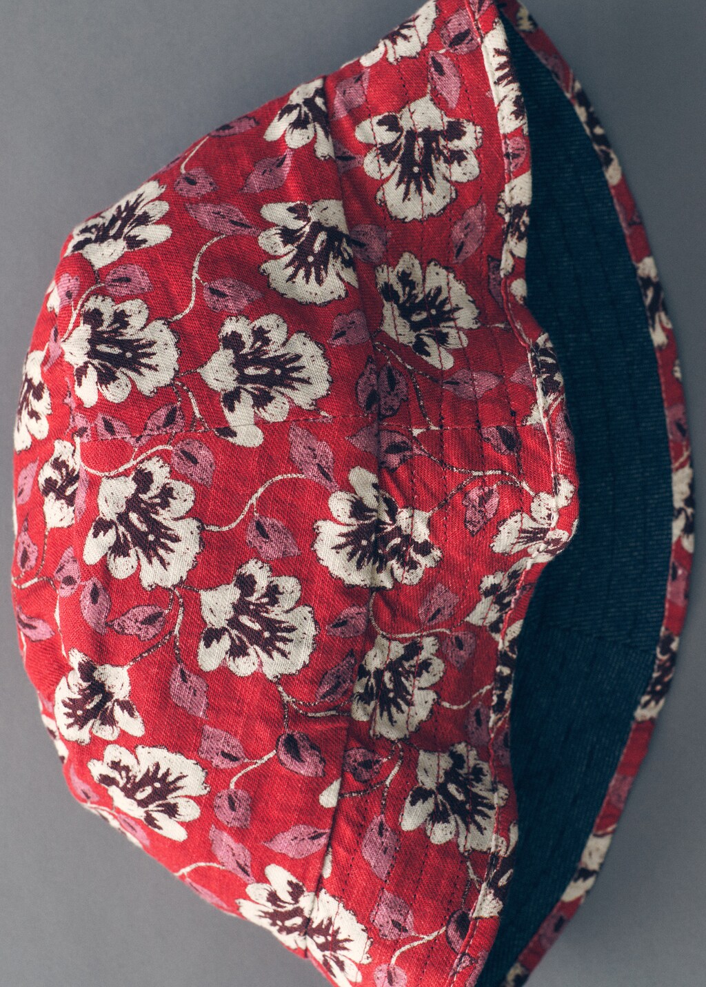 Reversible bucket hat - Kids | MANGO USA