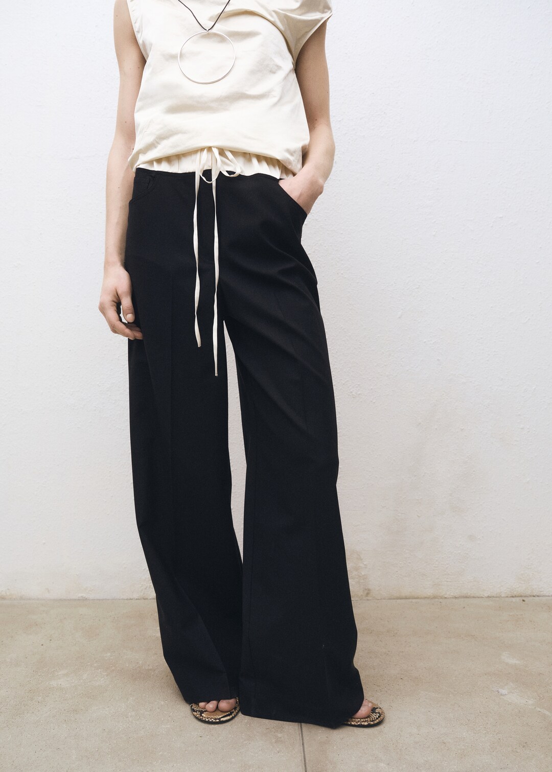 Combined wool-blend jogger pants - Women | MANGO USA