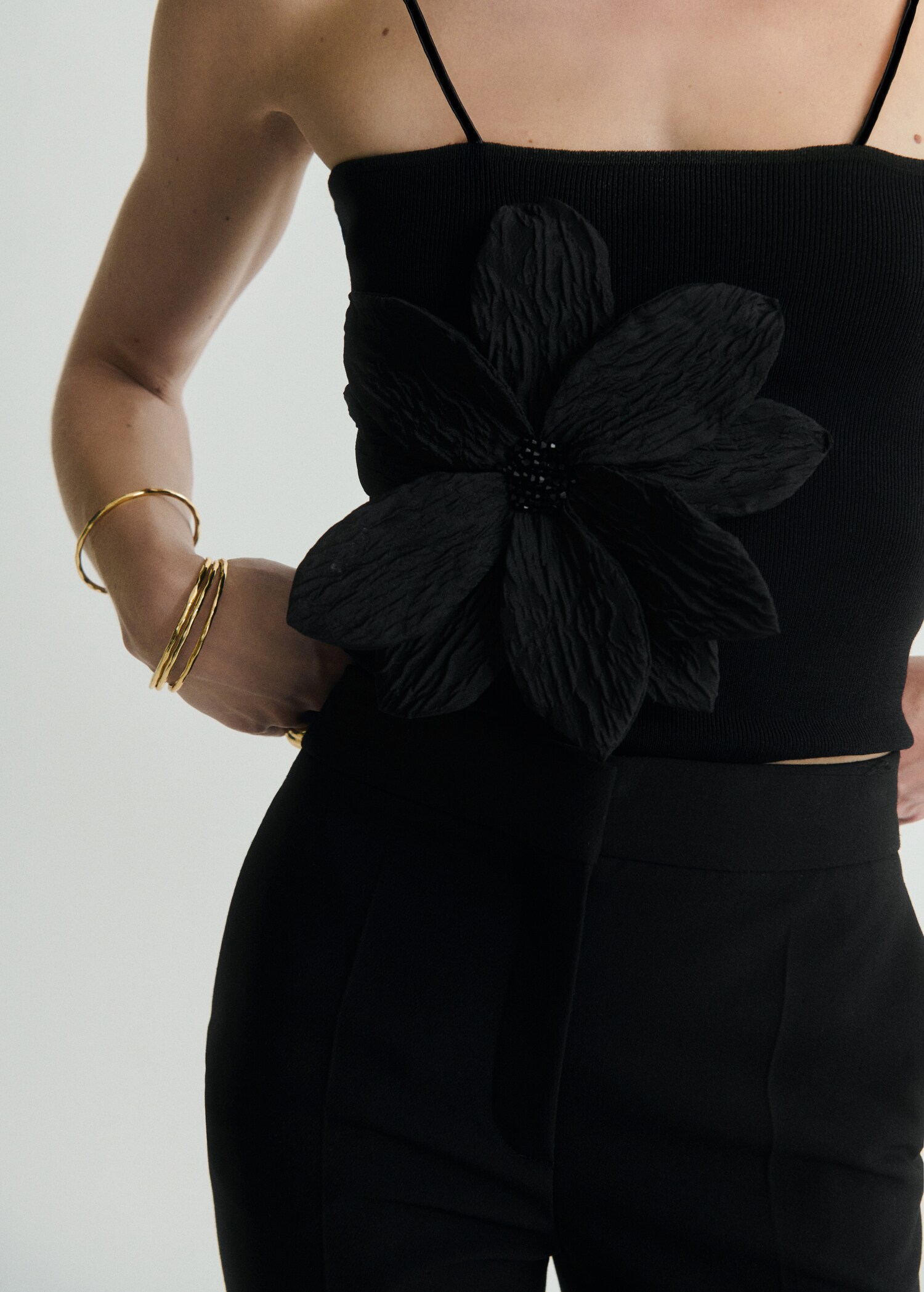 Maxi-flower knitted top with straps - Women | MANGO USA