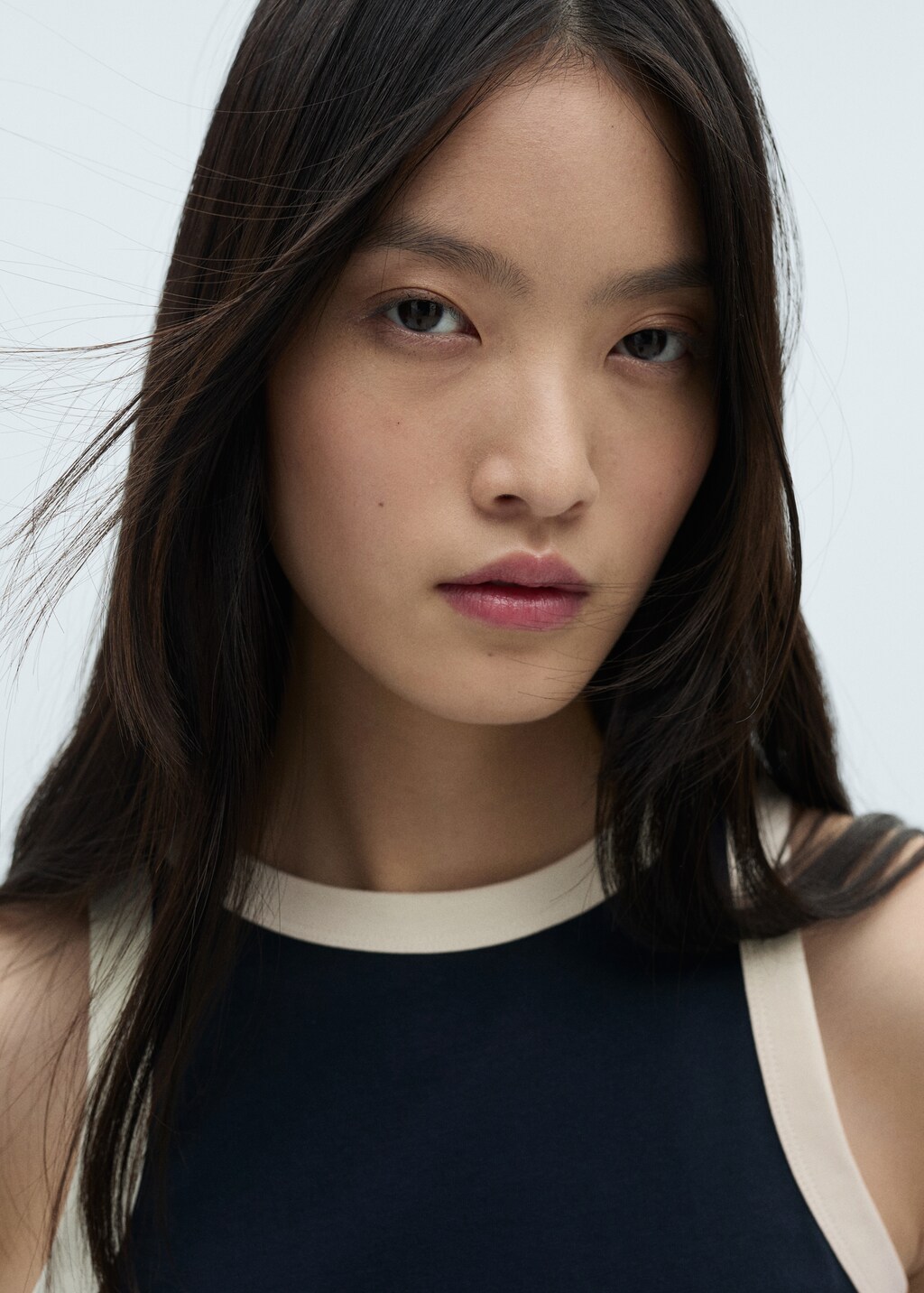 Contrast trim top - Women | MANGO USA