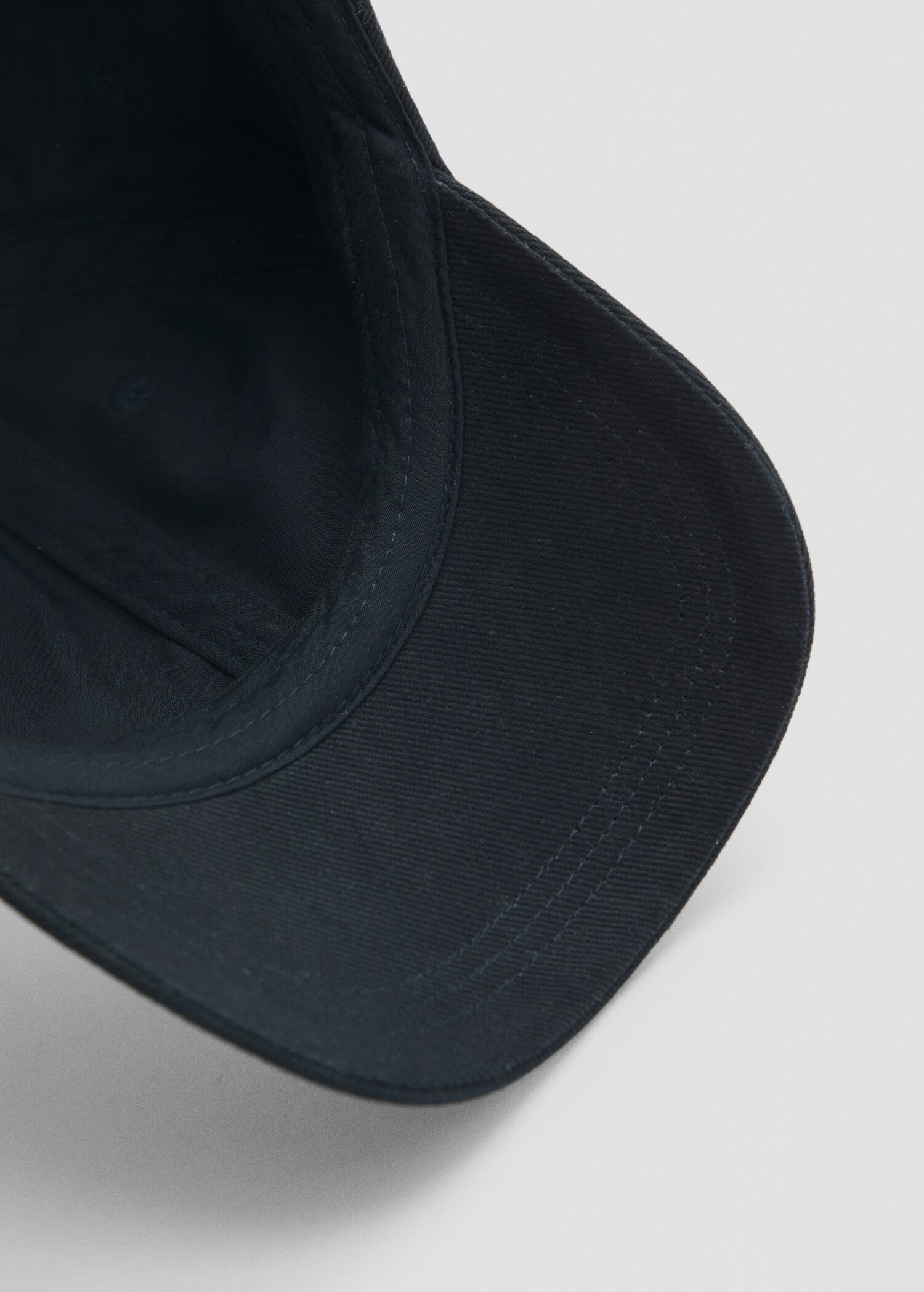 Embroidered canvas cap - Men | MANGO USA