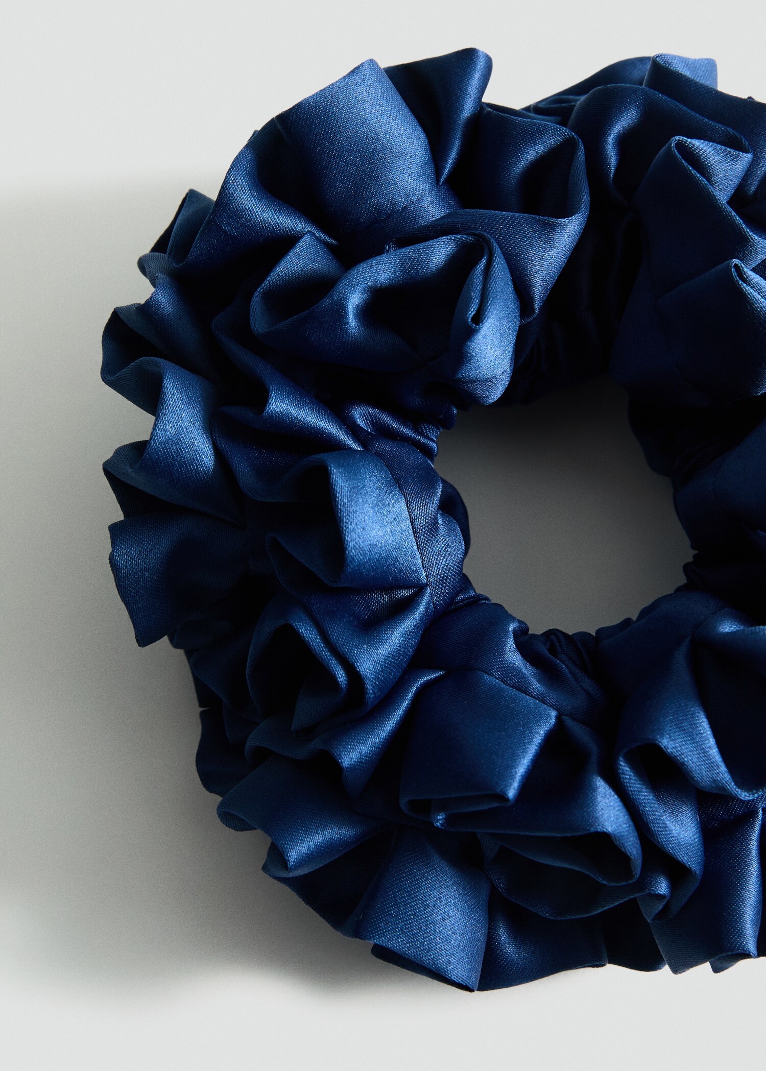 Mini ruffle scrunchie - Women | MANGO Greece