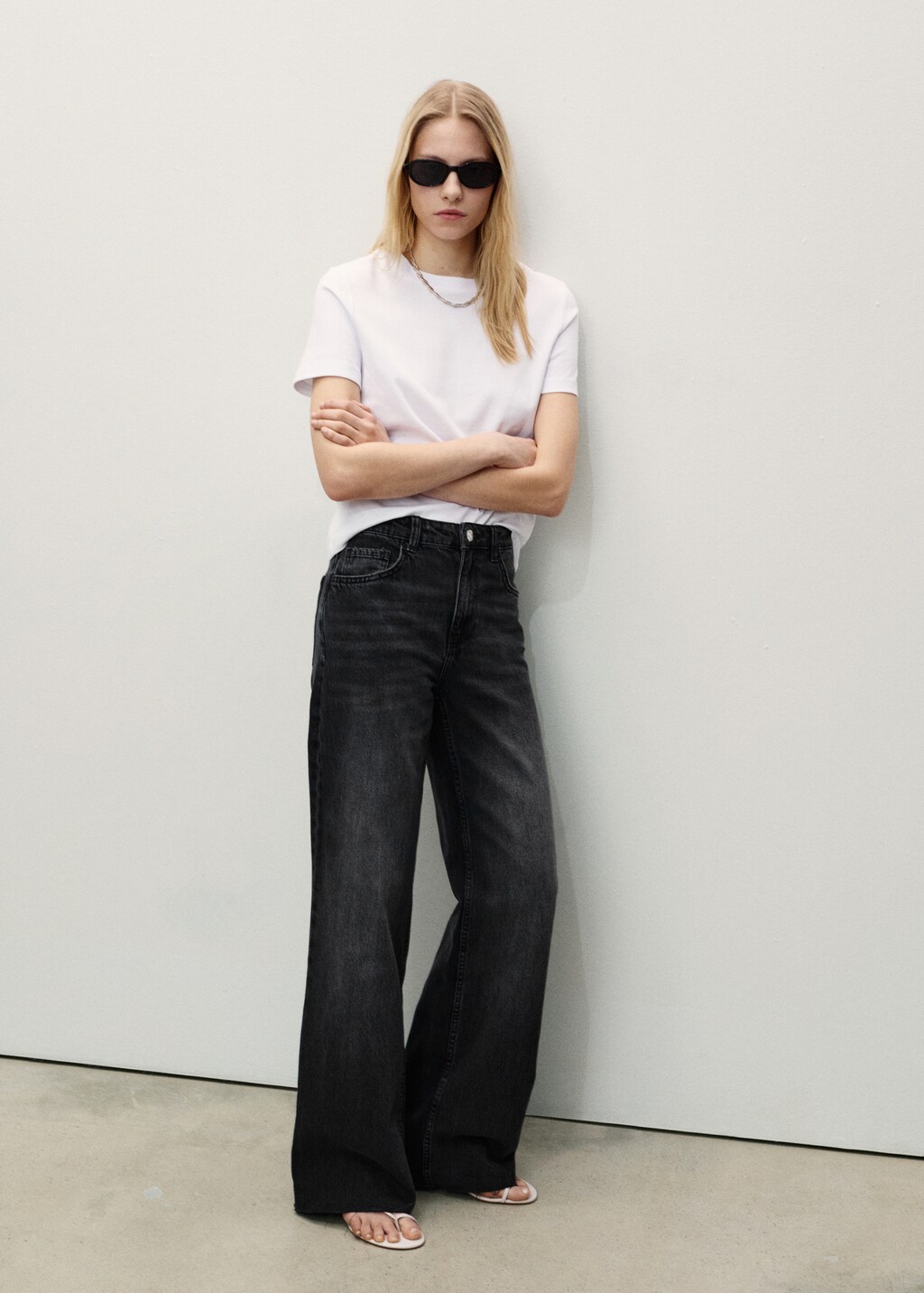 Danila wide leg high-rise jeans - Women | MANGO USA