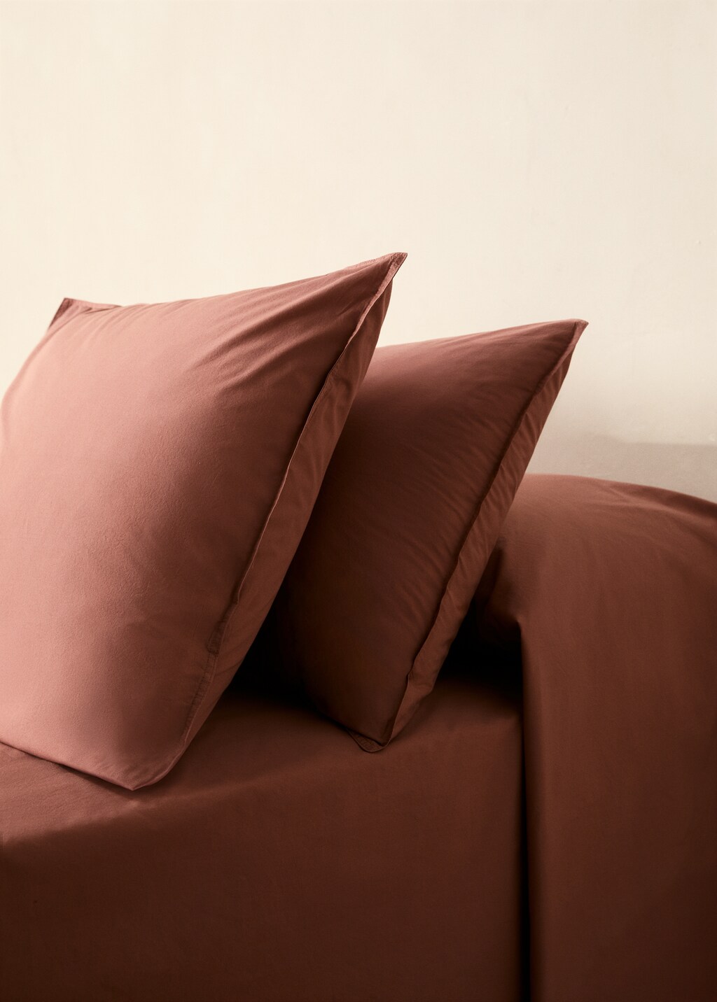 Dos fundas almohada algodón popelín doble pespunte 50x75 cm - Home | MANGO España (Península y ...