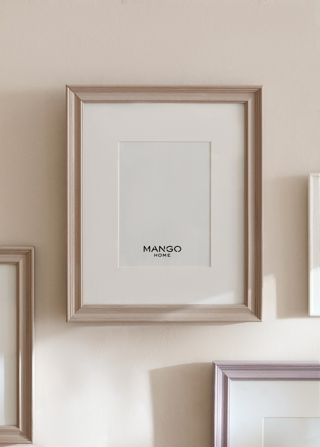 Marco madera paspartú grande - Home | MANGO España (Península y Baleares)
