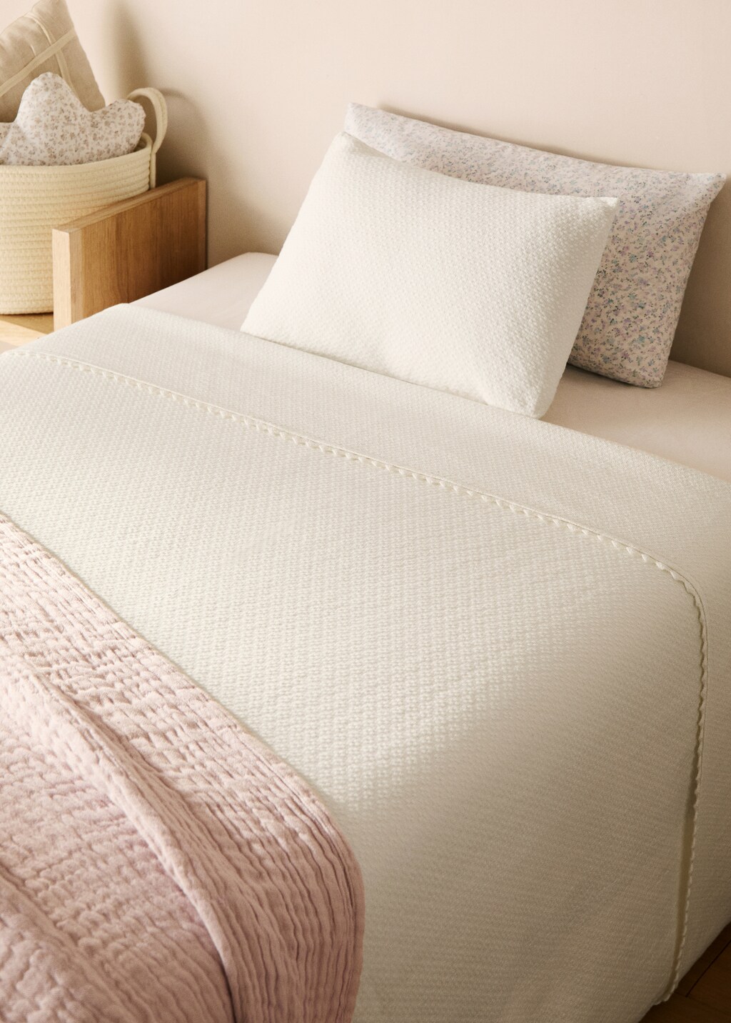 Cotton lace bedspread for mini-cot - Home | MANGO Sweden