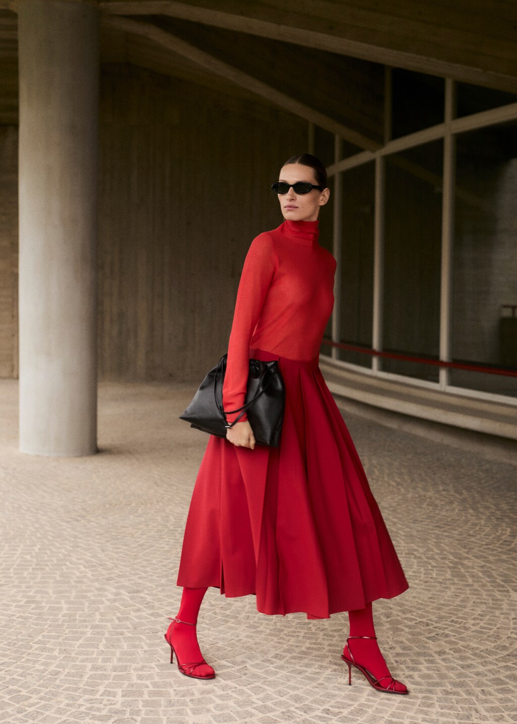 Sack-style leather bag | MANGO Mauritius