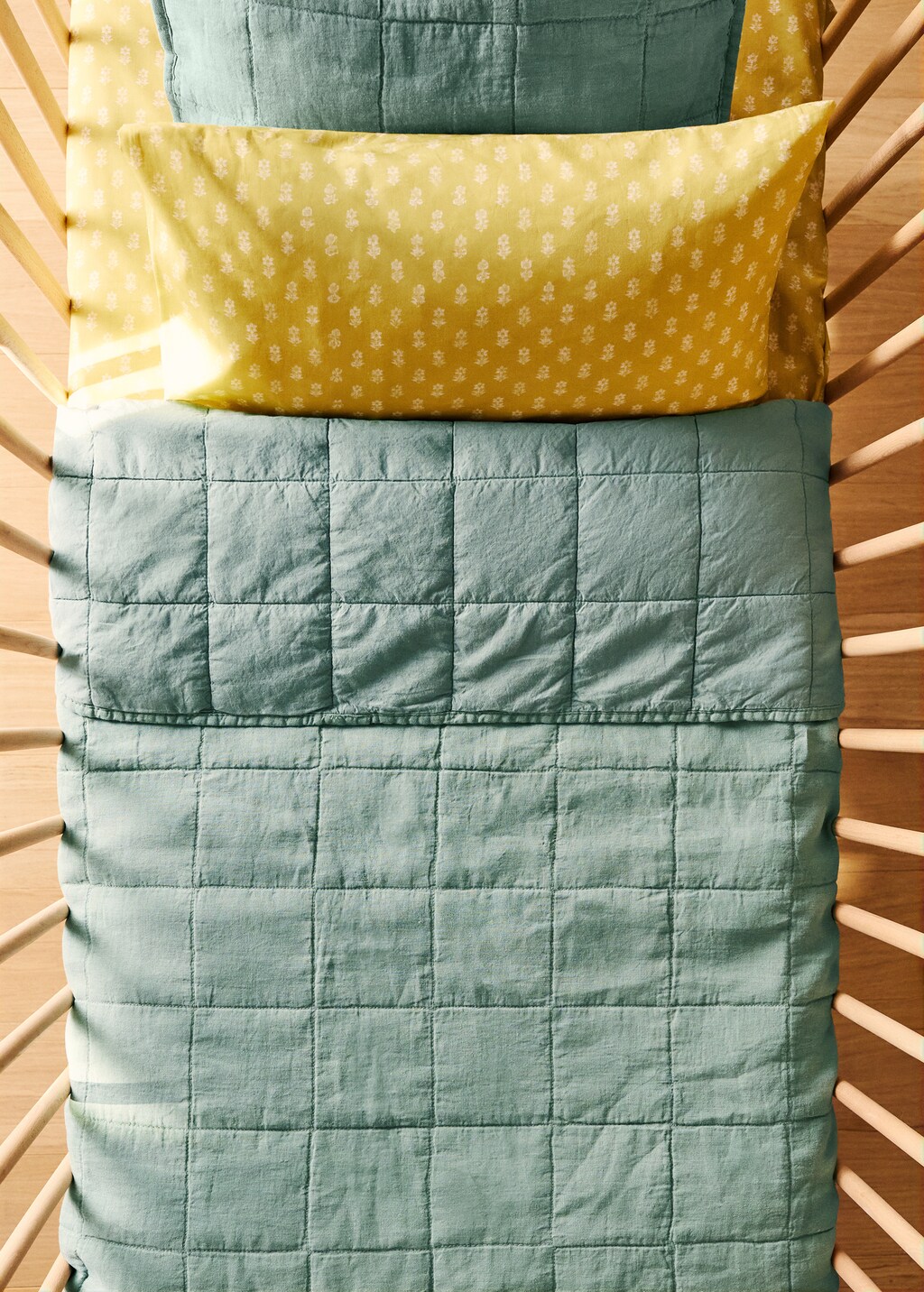 Garment-dyed linen cotton bedspread for cot - Home | MANGO Norway