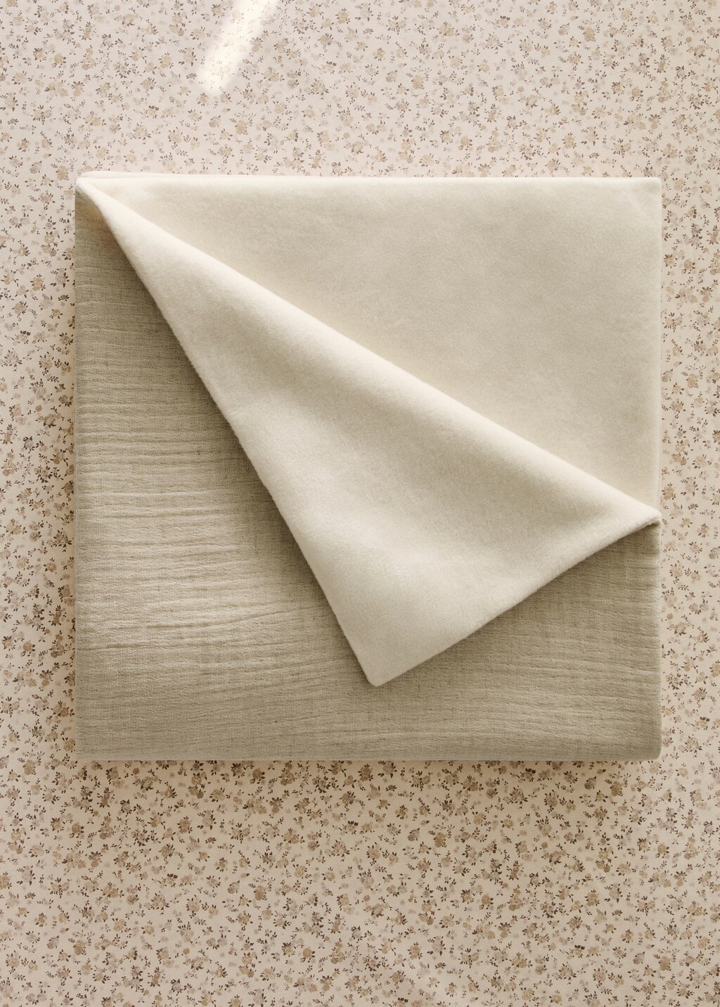 Couverture bébé douce et réversible - Home | MANGO France métropolitaine