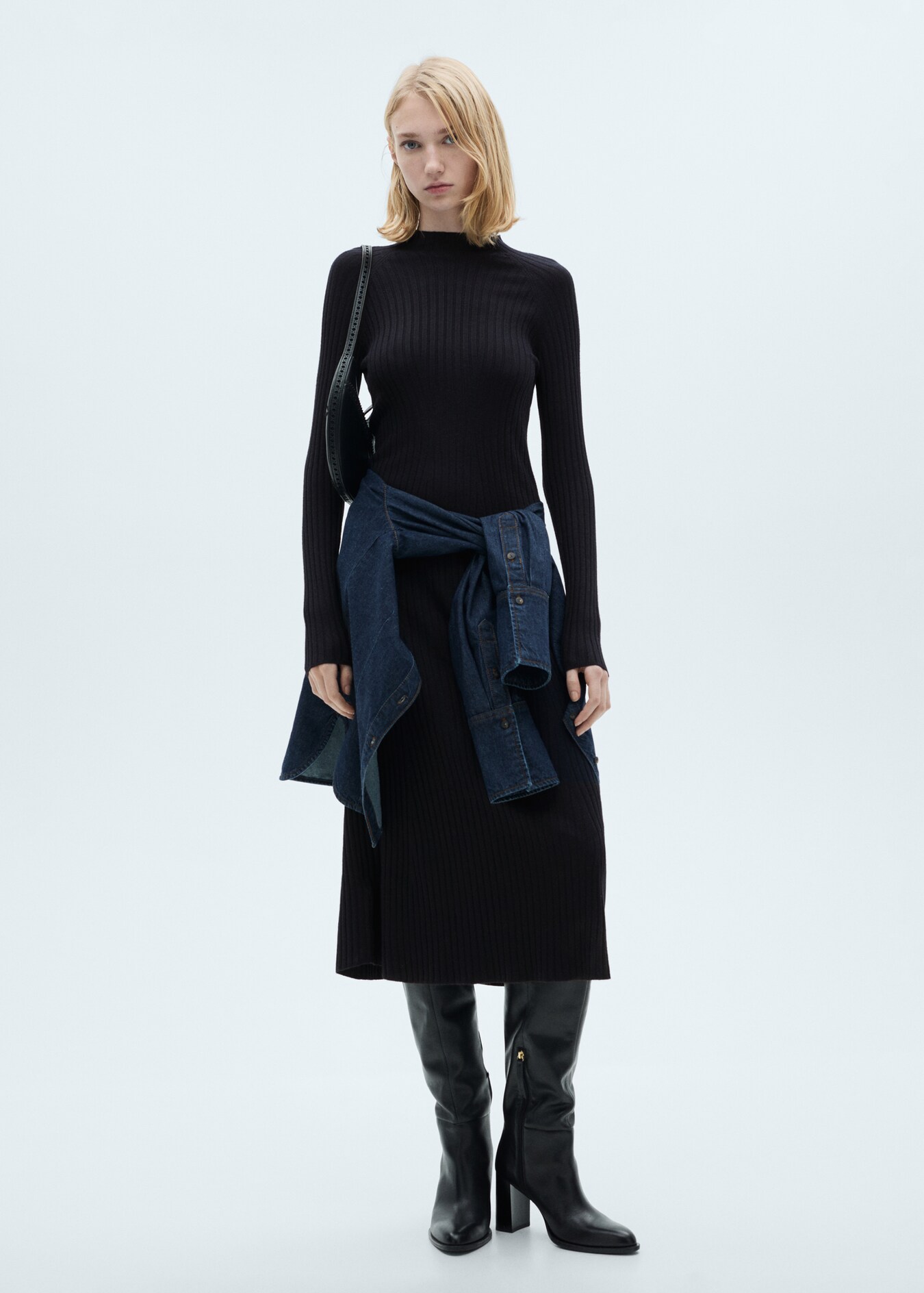 Sukienka z dzianiny o rozszerzanym kroju z półgolfem - Kobieta | MANGO Poland