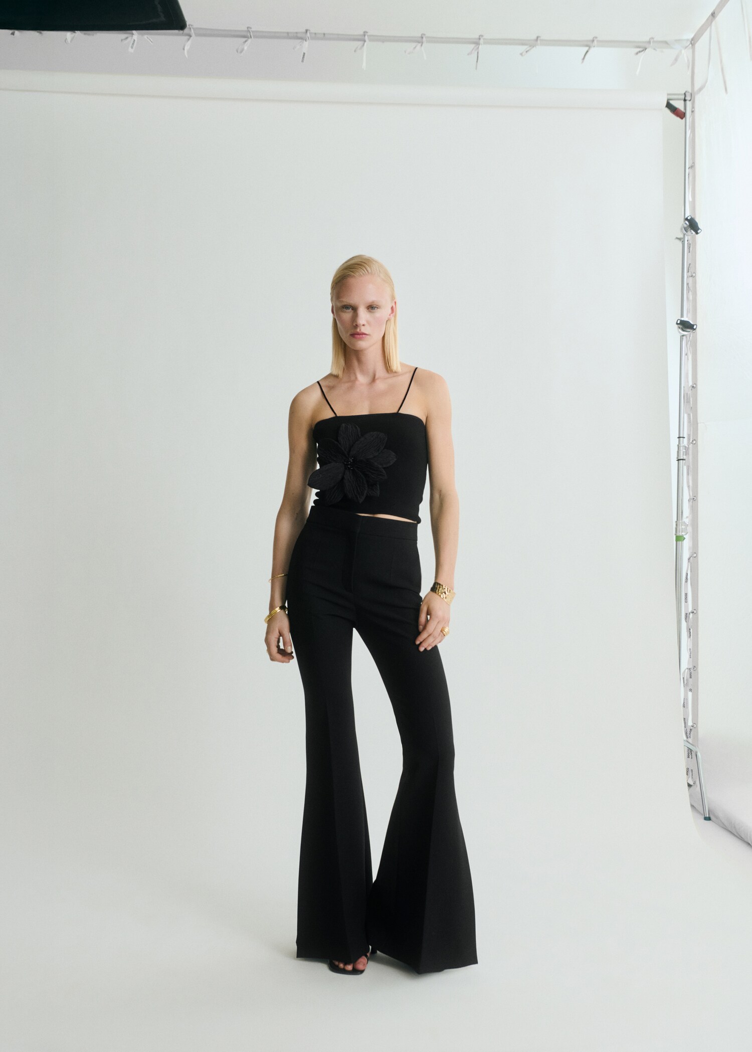 Maxi-flower knitted top with straps - Women | MANGO USA